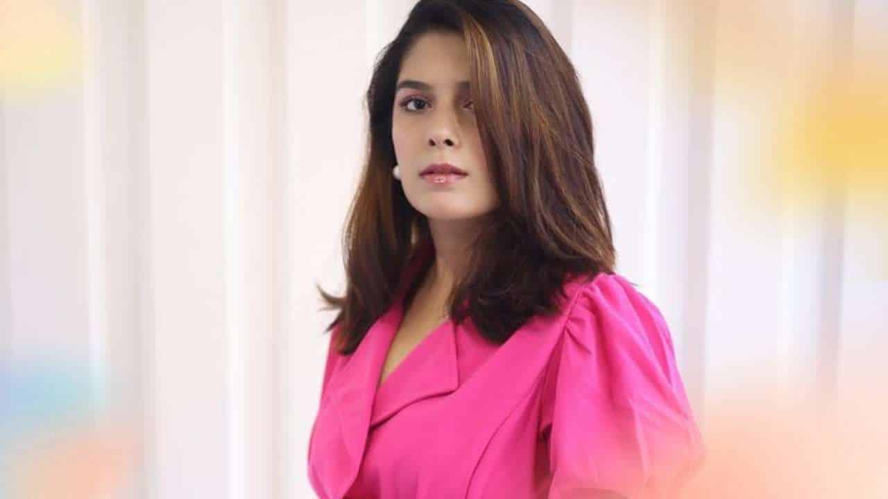 Pooja Gor Wiki, Biography, Age, Height, Weight, Family, Net Worth ...